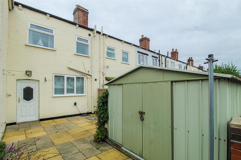 Vicars Terrace, Castleford WF10 2 bed terraced house for sale - £140,000