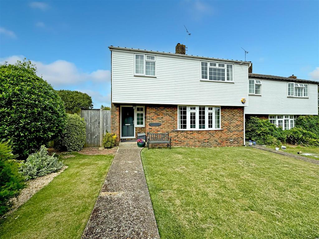 Toddington Lane, Littlehampton BN17 3 bed end of terrace house - £400,000