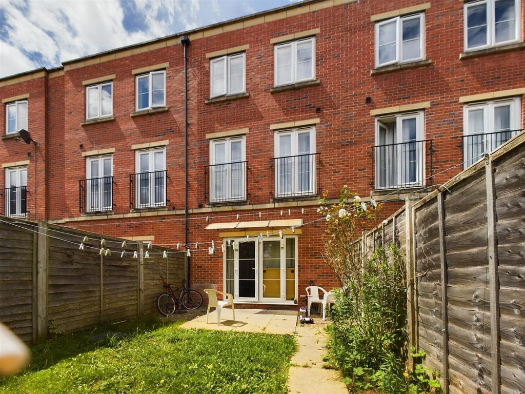 Longview Terrace, Boston 4 bed terraced house - £189,000