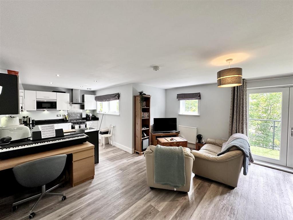 Stickley Court, Faringdon SN7 2 bed flat - £1,250 pcm (£288 pw)