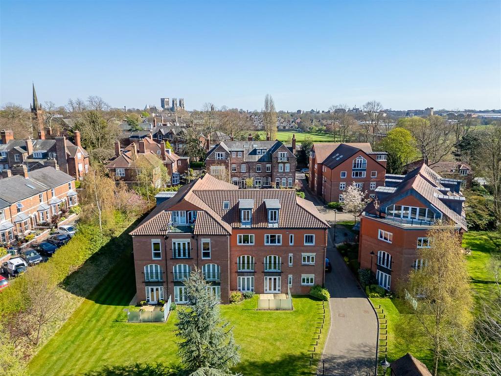 The Avenue, York, YO30 6BR 2 bed apartment - £425,000