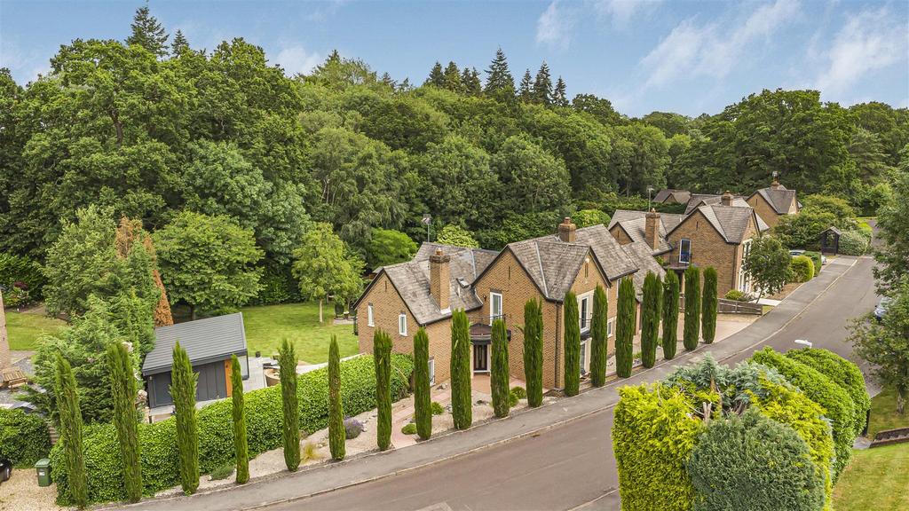 Chervil Way, Burghfield Common, Reading 5 bed detached house for sale ...