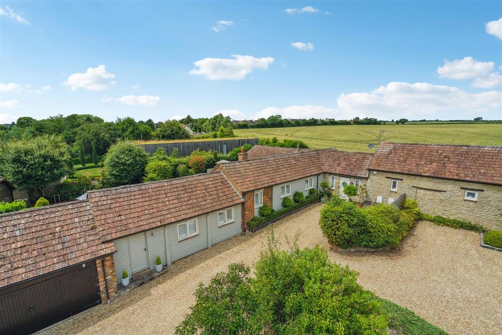 Northfield Barns Drive, Deanshanger 4 bed barn conversion - £975,000
