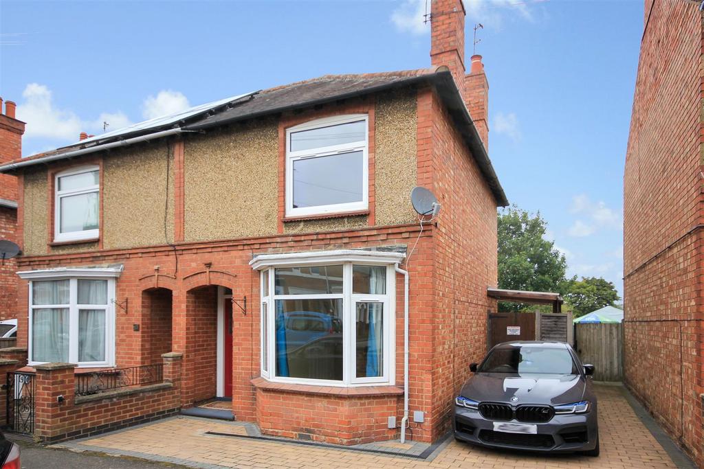 Oakley Road, Rushden NN10 2 bed semi-detached house - £245,000