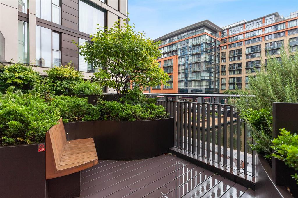 3 Merchant Square, London, W2 2 bed apartment - £4,800 pcm (£1,108 pw)
