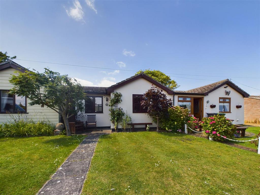 Beach Close, Overstrand, Cromer 2 bed terraced bungalow for sale - £230,000