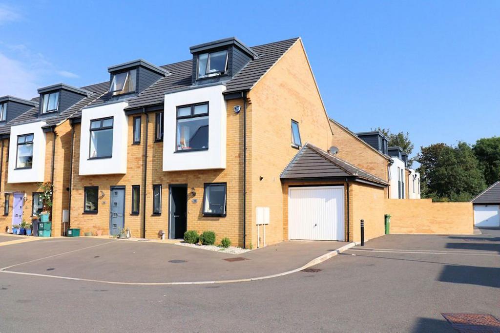 Cheltenham GL51 0FR 4 bed house - £1,550 pcm (£358 pw)