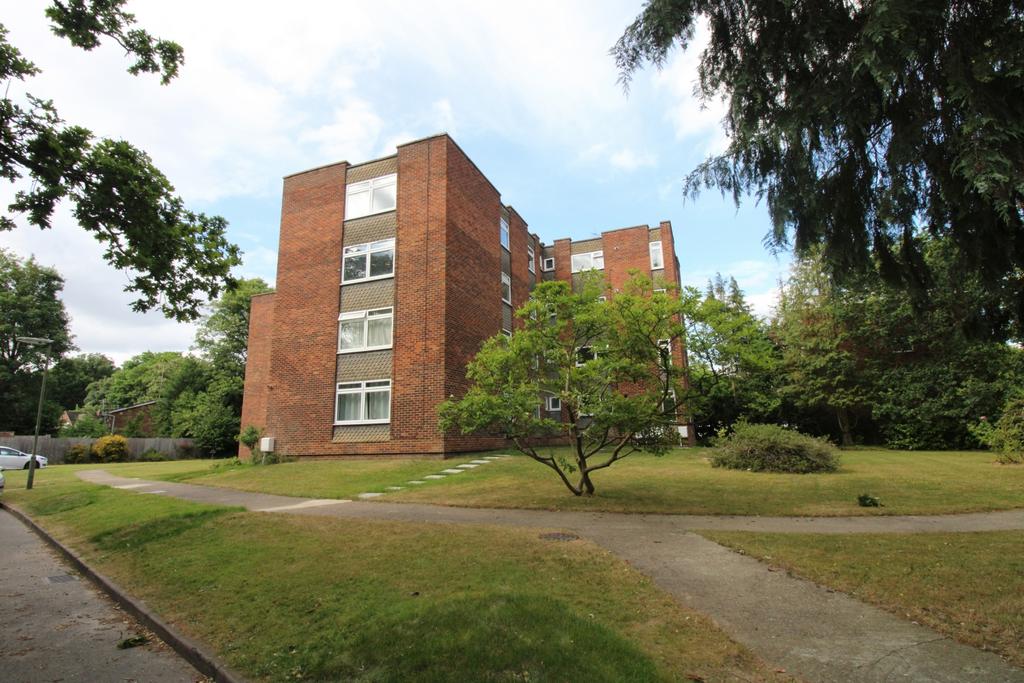 Chantry Court, Church Road, Camberley... 2 bed apartment - £1,300 pcm ...
