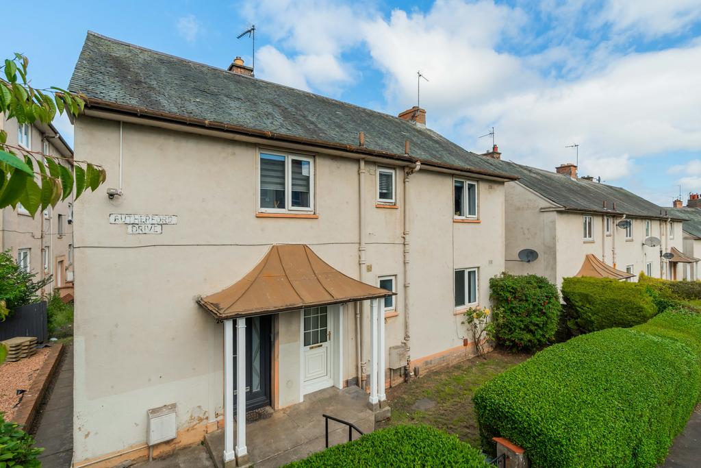 Rutherford Drive, Edinburgh EH16 2 bed flat - £170,000