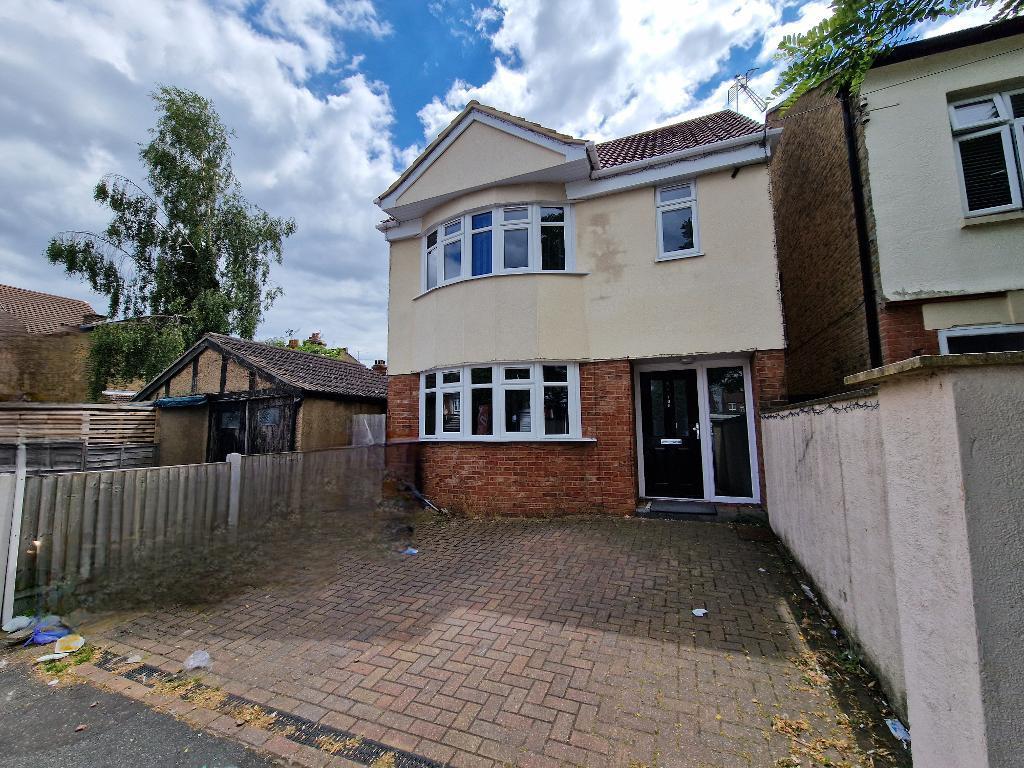 Boscombe Road, Southend-on-Sea... 3 bed detached house for sale - £400,000