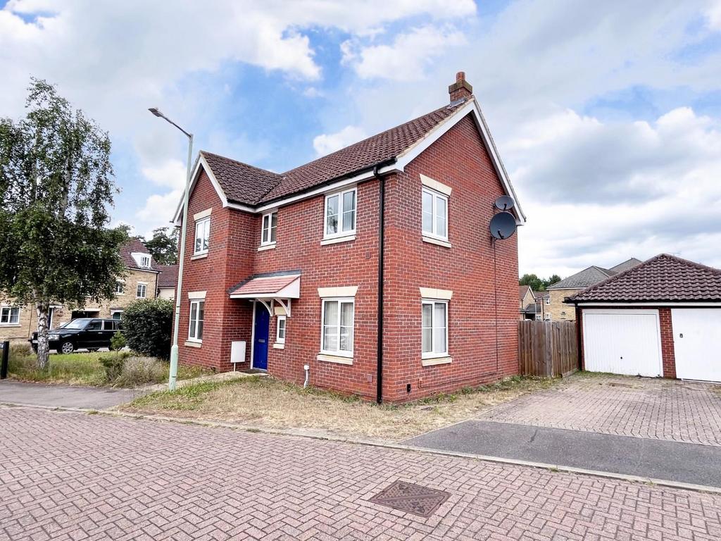 Cypress Close, Mildenhall IP28 4 bed detached house - £1,440 pcm (£332 pw)