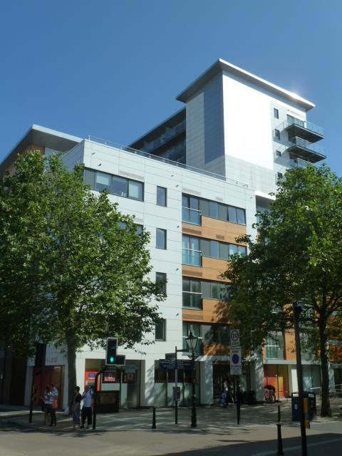 High Street, Poole 1 bed apartment - £950 pcm (£219 pw)