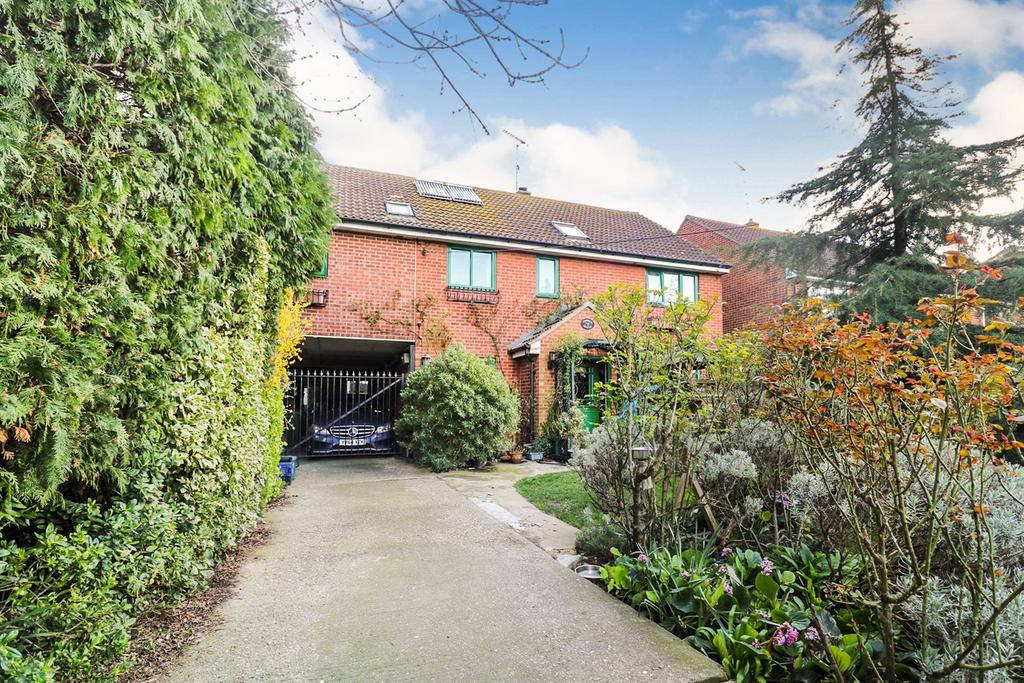 North Street, Southminster 5 bed detached house - £500,000