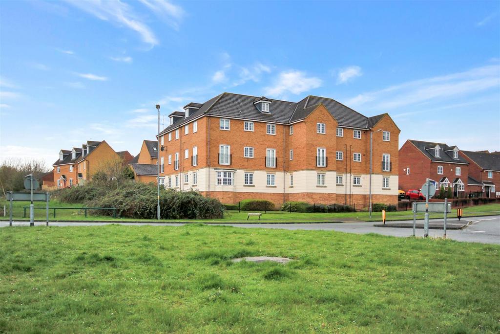7 Redgrave Court, Wellingborough NN8 2 bed flat - £139,000