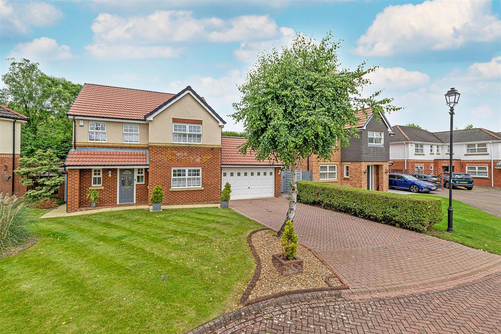 Lady Richeld Close, Runcorn 4 bed detached house - £395,000