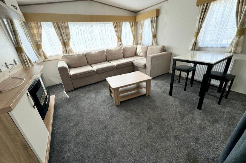 Solent Breezes Holiday Park... 2 bed static caravan - £52,995
