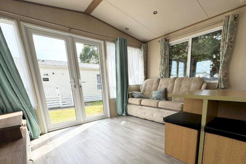 Solent Breezes Holiday Park... 2 bed static caravan - £49,995