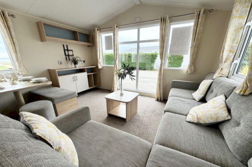 Solent Breezes Holiday Park... 2 bed static caravan - £45,995