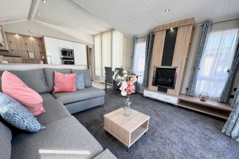 Solent Breezes Holiday Park... 2 bed lodge - £89,995