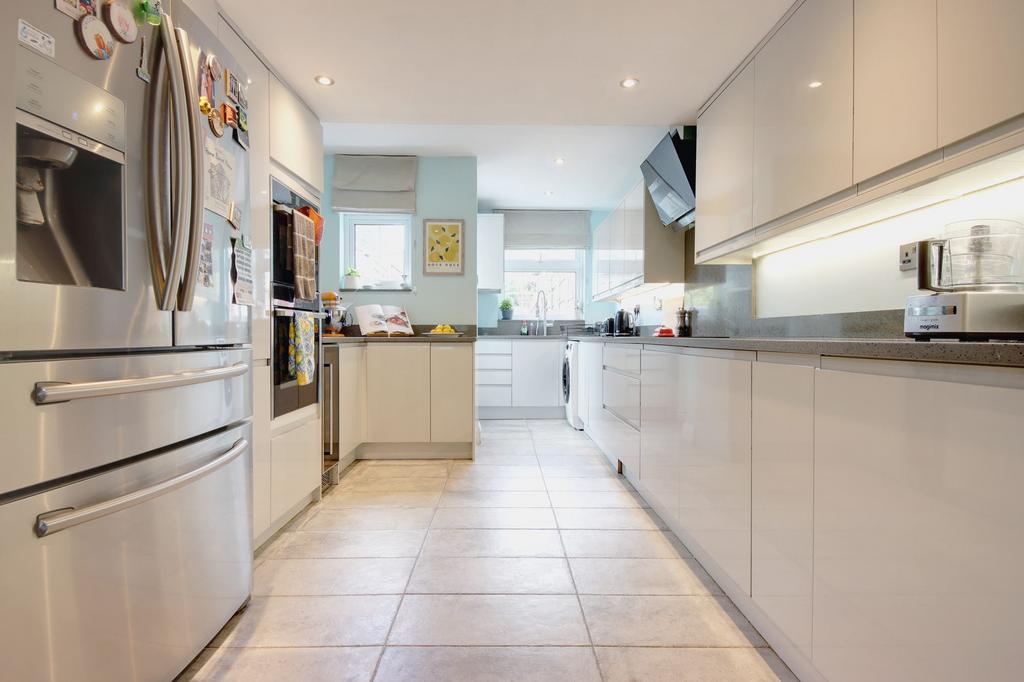 Heath Road, Watford, WD19 2 bed end of terrace house - £500,000