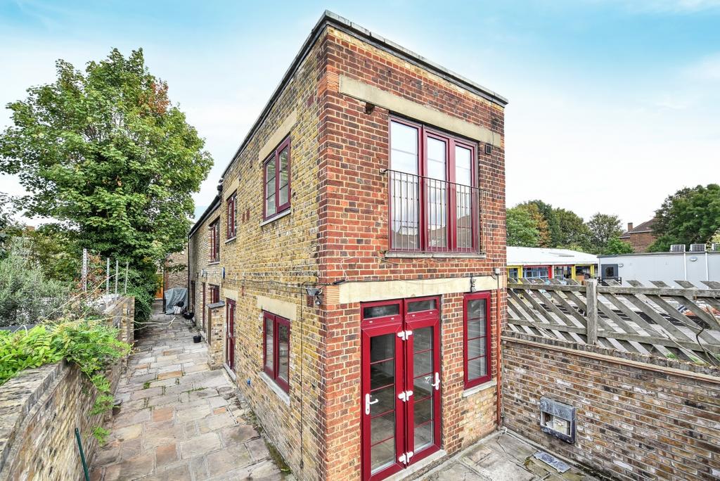 Reedham Street London SE15 2 bed flat - £1,900 pcm (£438 pw)