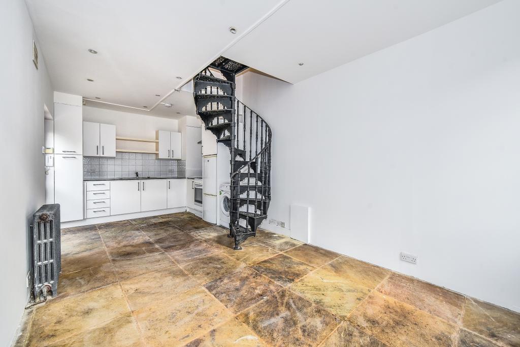 Reedham Street London SE15 2 bed flat - £1,900 pcm (£438 pw)