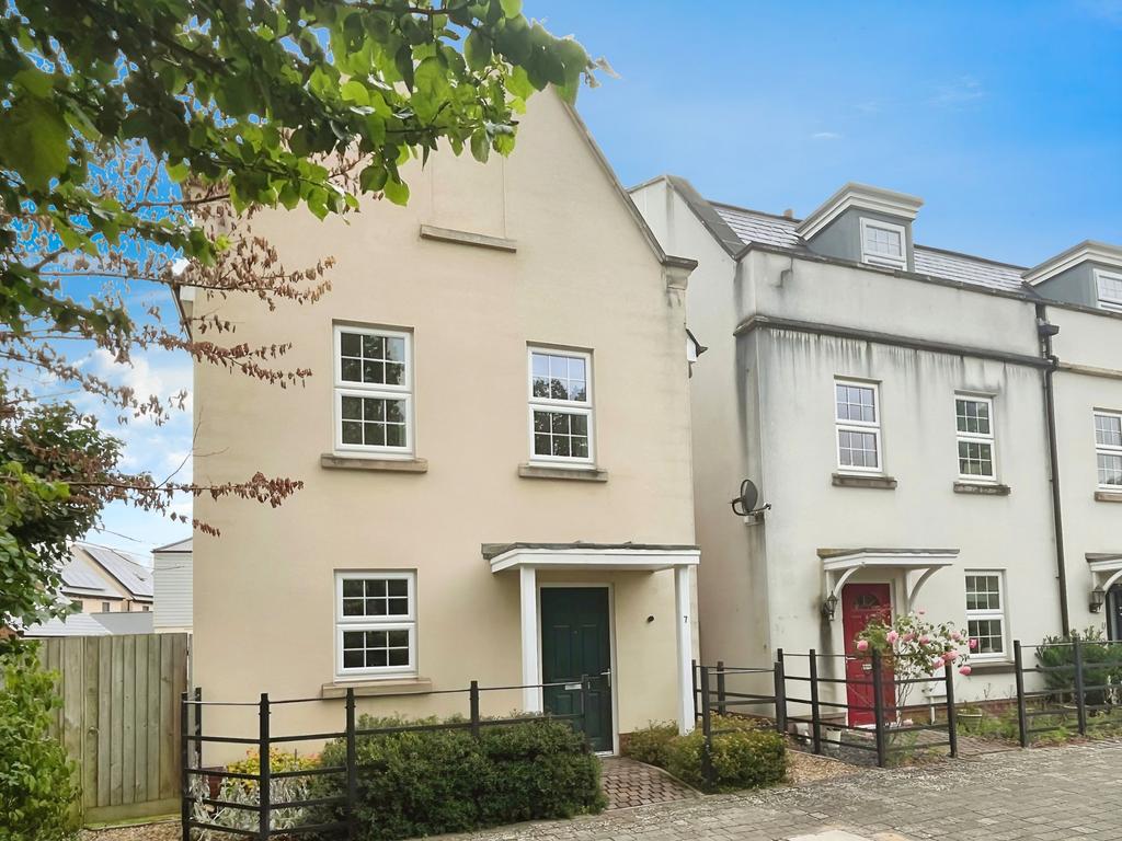 Exeter EX2 3 bed detached house - £500,000
