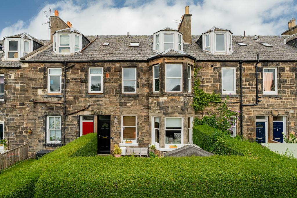Lochend Road, Edinburgh EH6 3 bed flat - £350,000