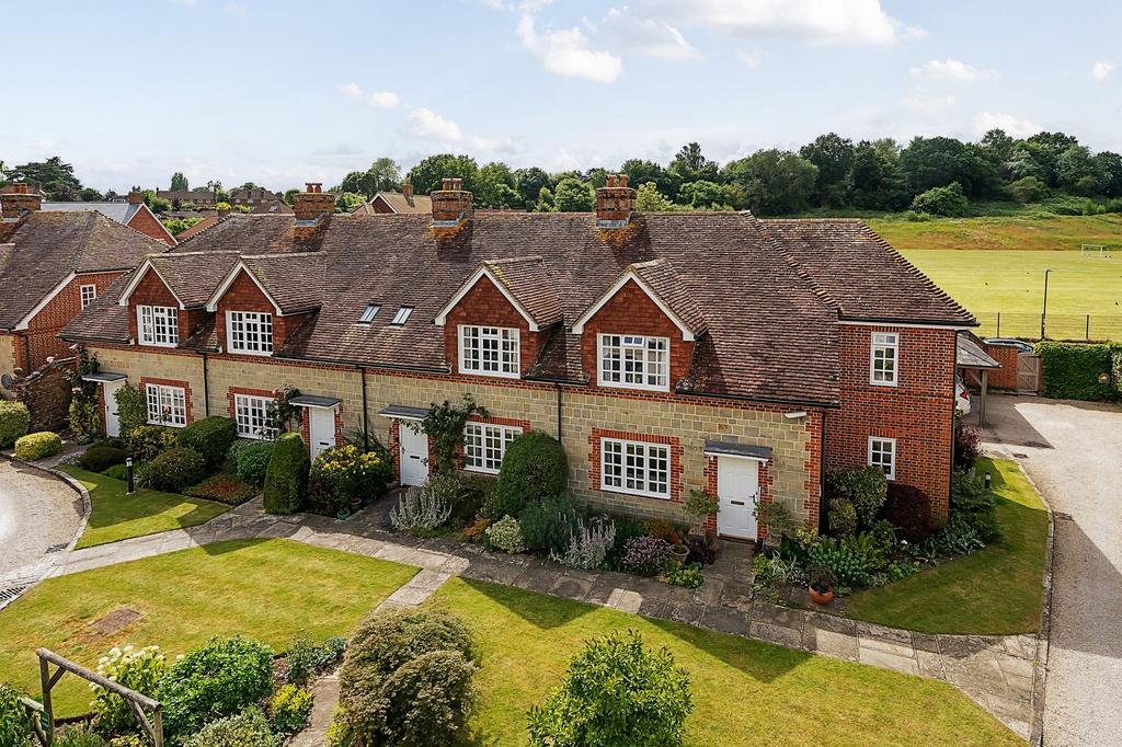 North Street, Midhurst, GU29 2 bed terraced house - £500,000