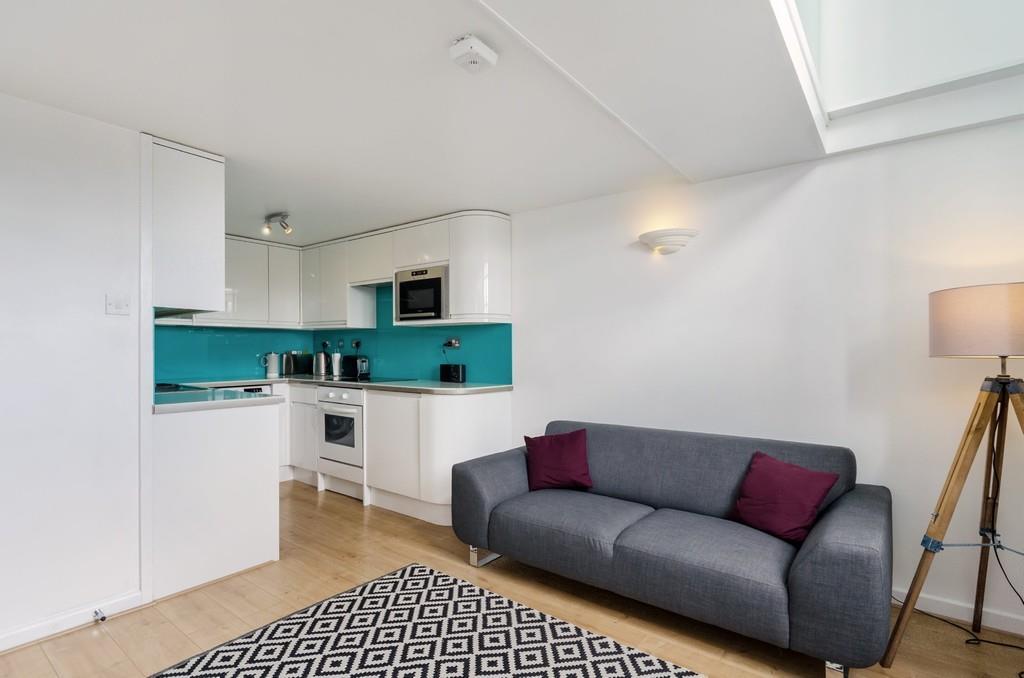 County House, Monkgate, York, YO31 2 bed flat - £1,200 pcm (£277 pw)