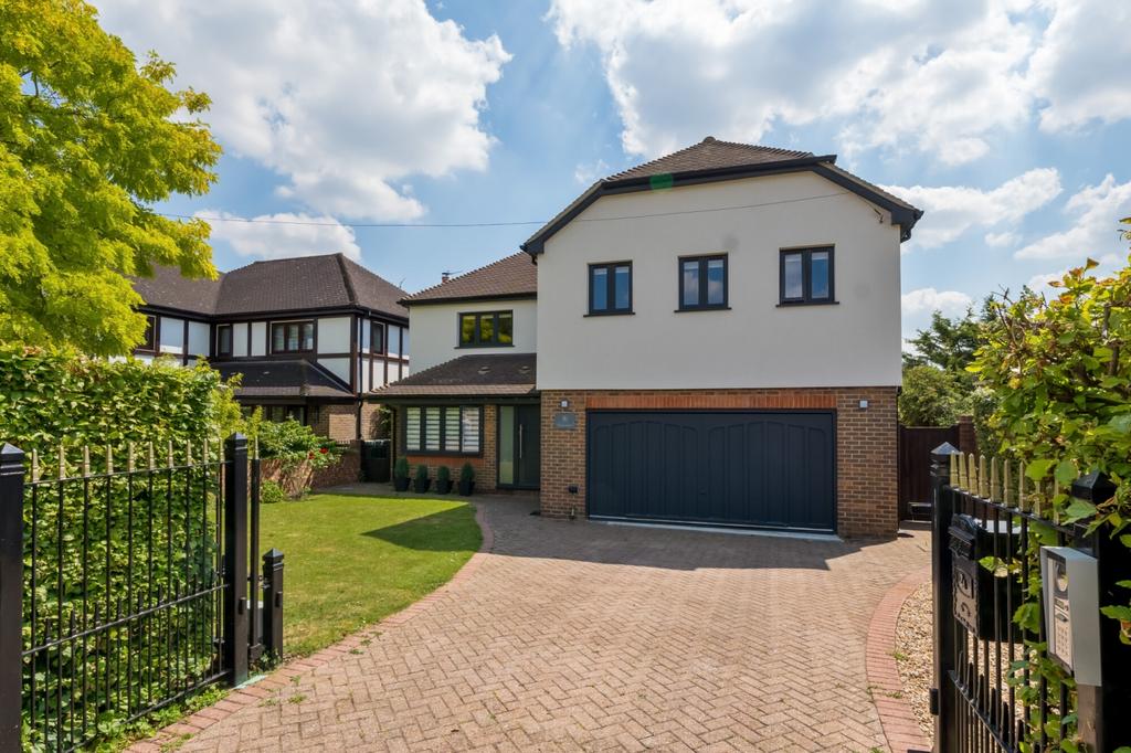 Clarendon Way Chislehurst BR7 5 bed detached house - £5,600 pcm (£1,292 pw)