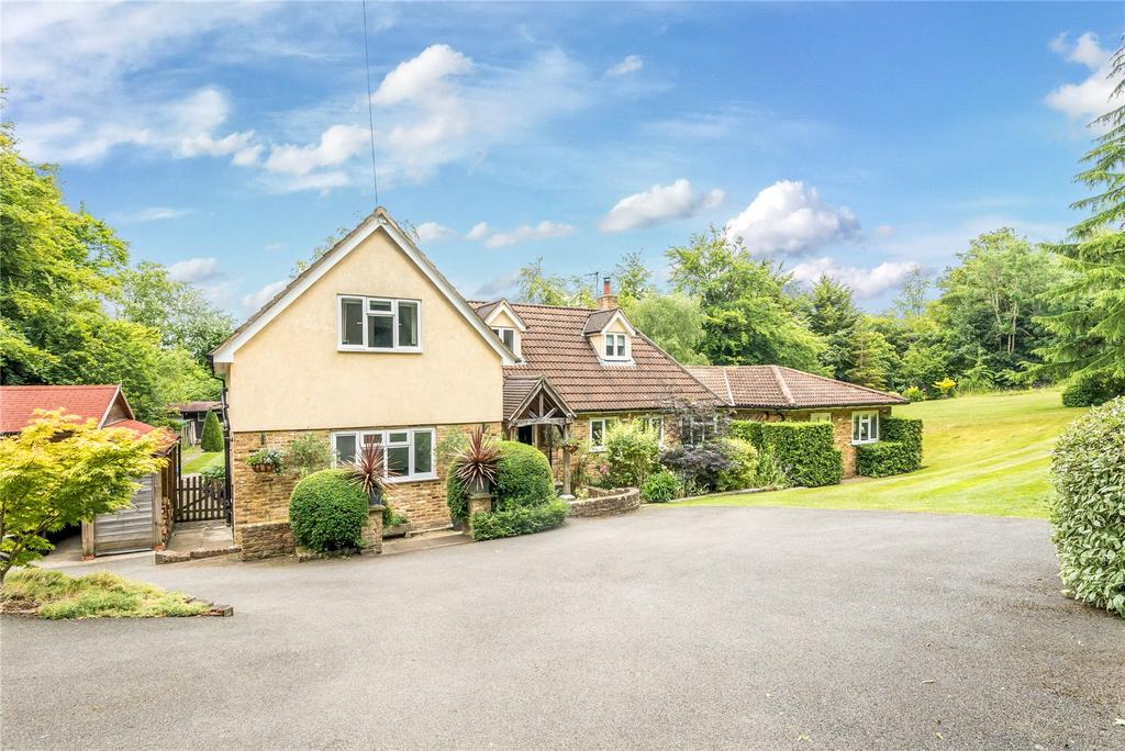 Outdowns, Effingham, KT24 6 bed detached house - £1,950,000