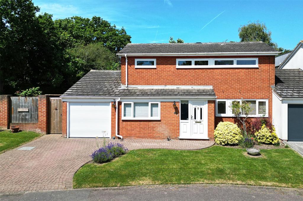 Leysings, LEE CHAPEL SOUTH, Basildon... 3 bed link detached house for ...