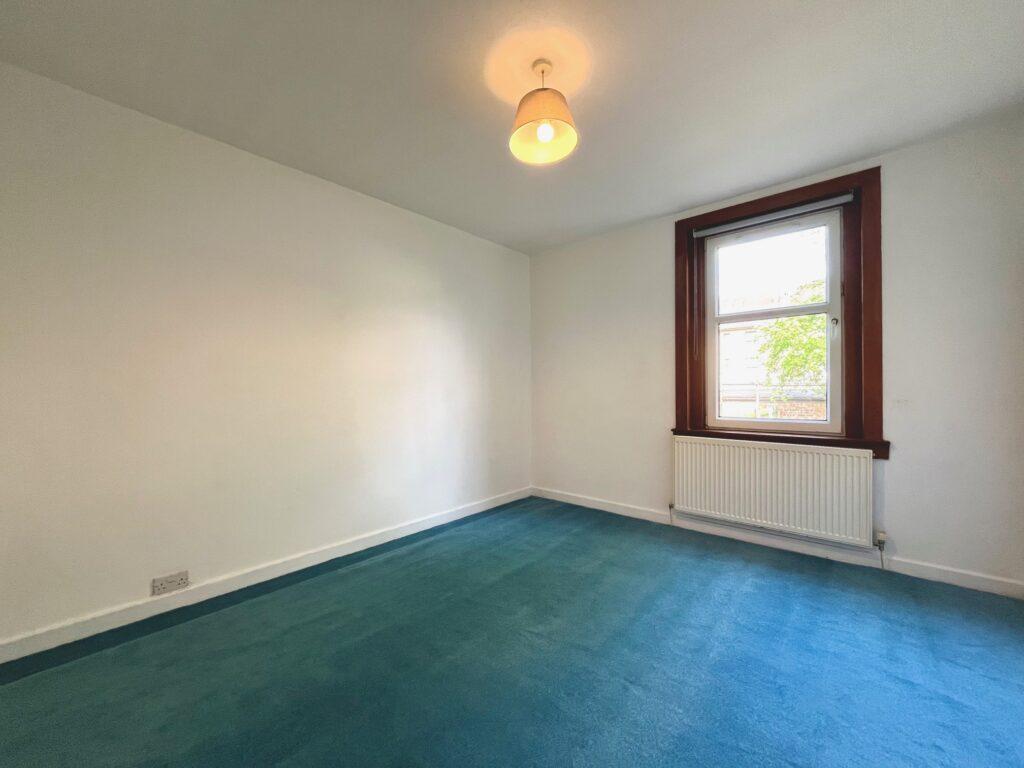 50 Sprotwell Terrace Sauchie FK10 3LB 2 bed flat - £695 pcm (£160 pw)