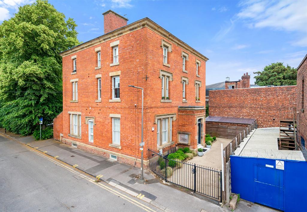 Cheadle House, Cheadle, SK8 2 bed apartment - £210,000