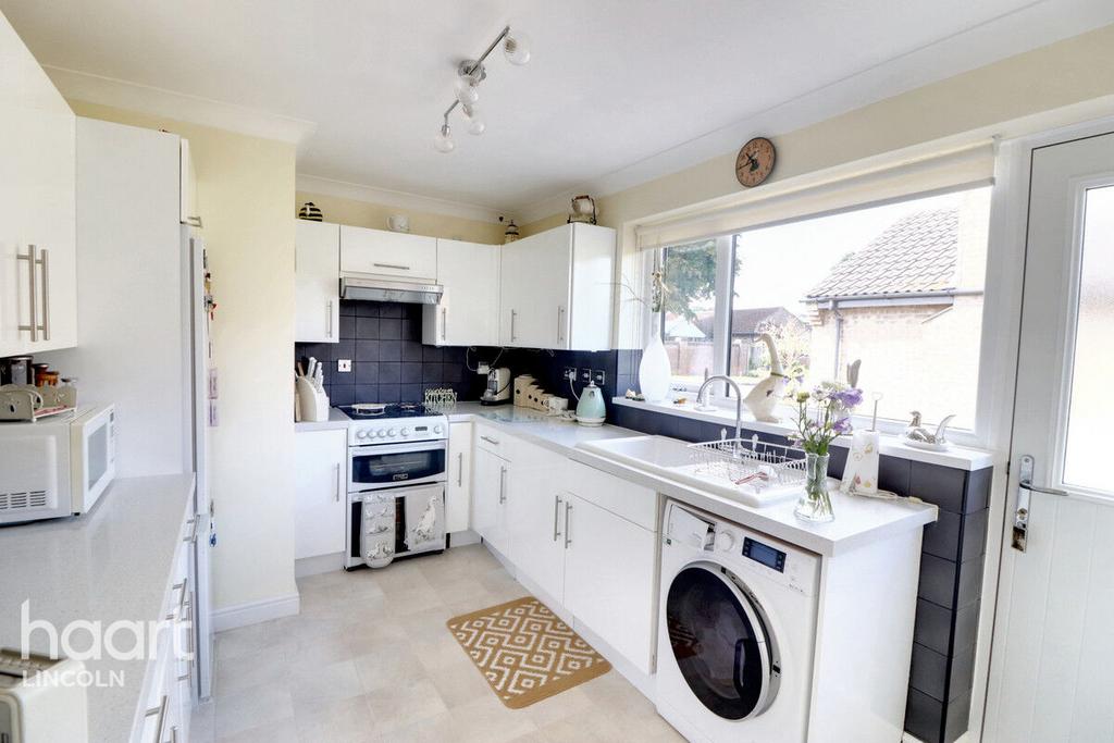 Chestnut Way, Binbrook, Market Rasen 2 bed detached house for sale - £ ...