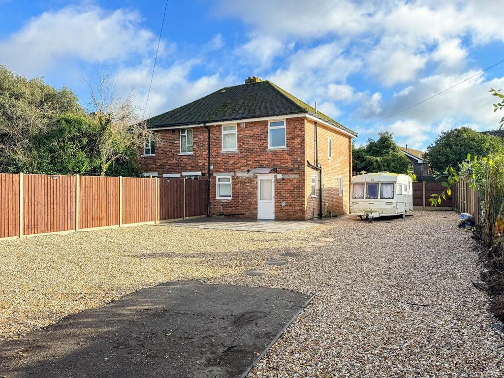 Burley Road, Bransgore, Hampshire 3 bed semi-detached house - £1,395 ...