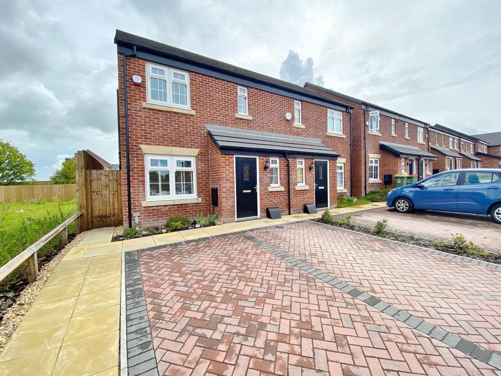 Caspian Avenue, Preston PR4 3 bed semi-detached house - £1,100 pcm (£ ...