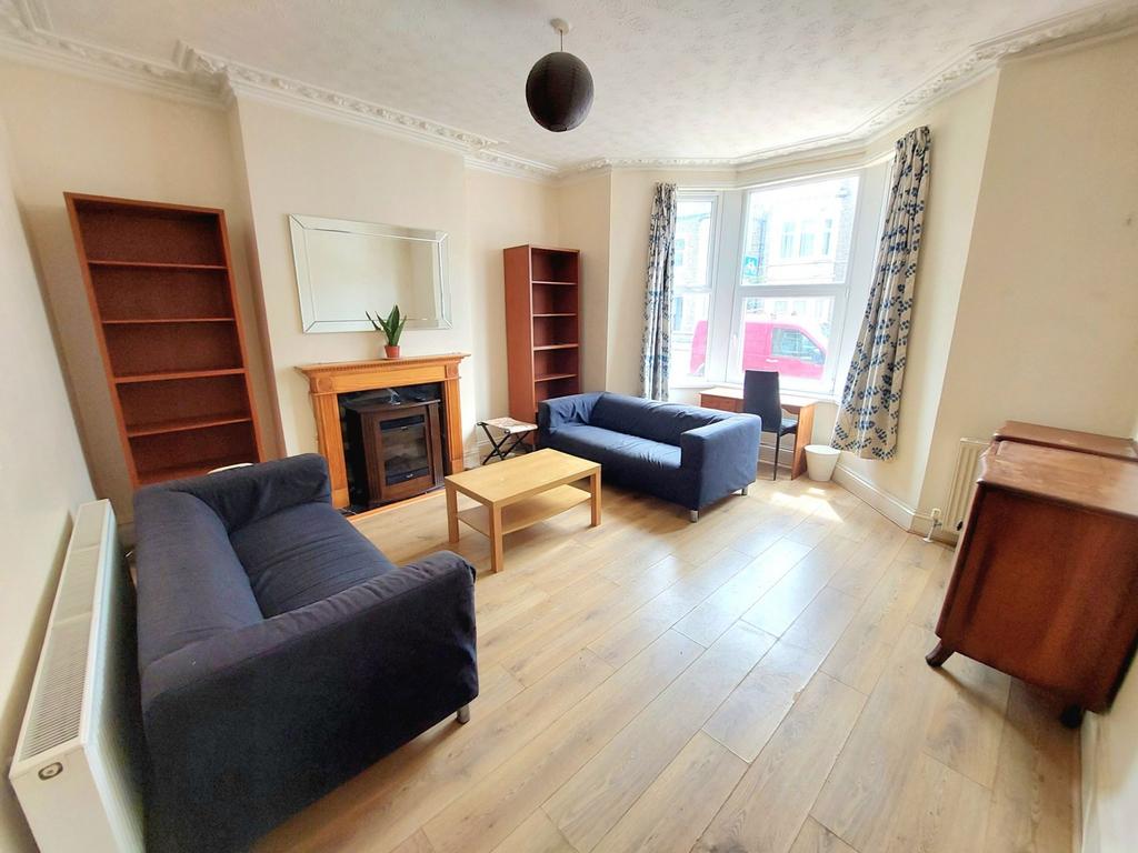 Colum Road, Cardiff, CF10 2 bed ground floor flat - £900 pcm (£208 pw)
