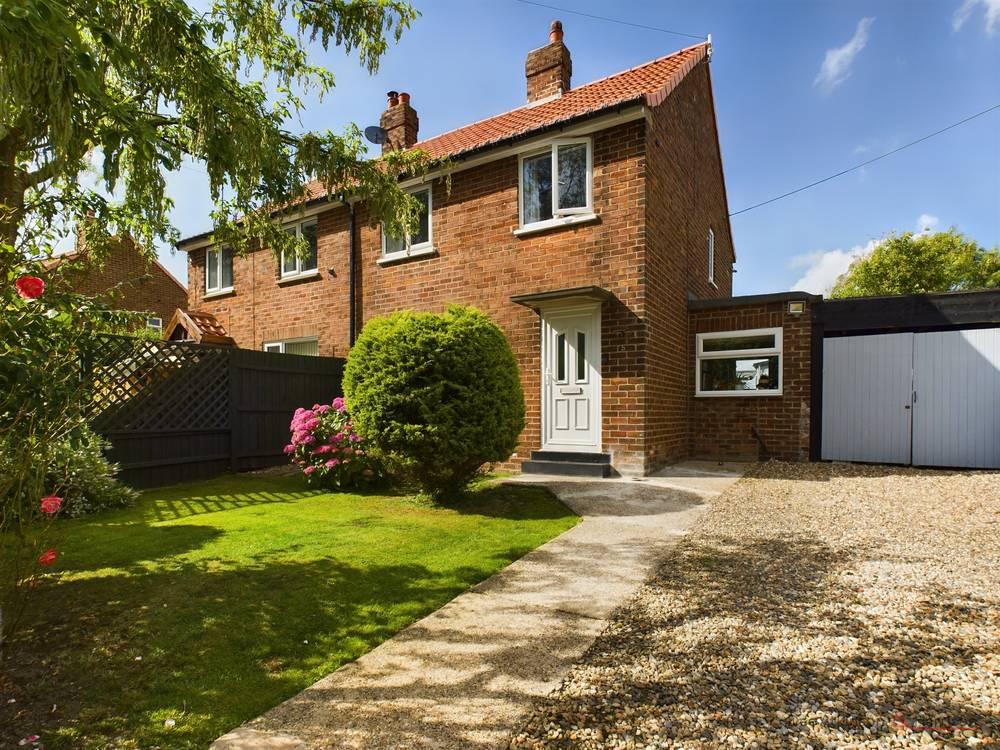 Chapel Garth, Arram, HU17 7NS 2 bed semi-detached house - £204,950