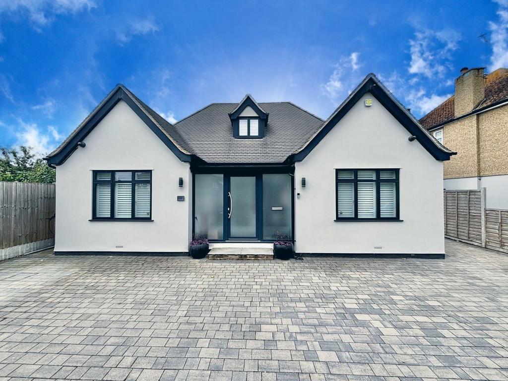 Swaisland Road, Dartford, DA1 4 bed detached bungalow - £900,000
