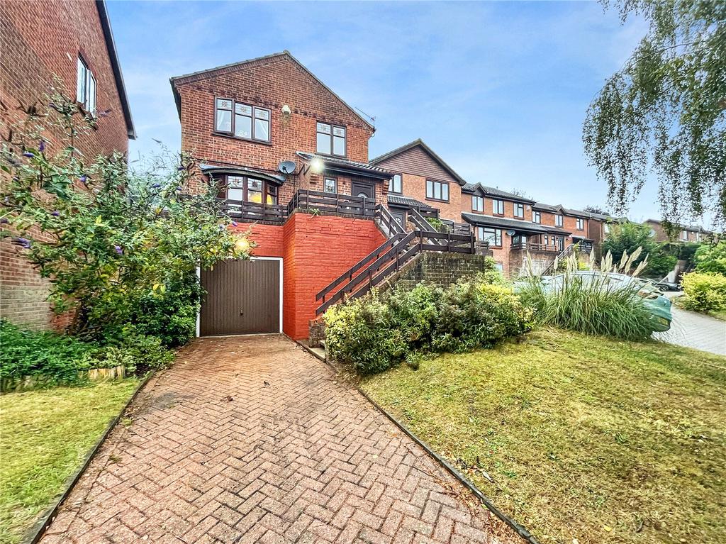 Hampton Close, Walderslade, Kent, ME5 4 bed detached house - £425,000