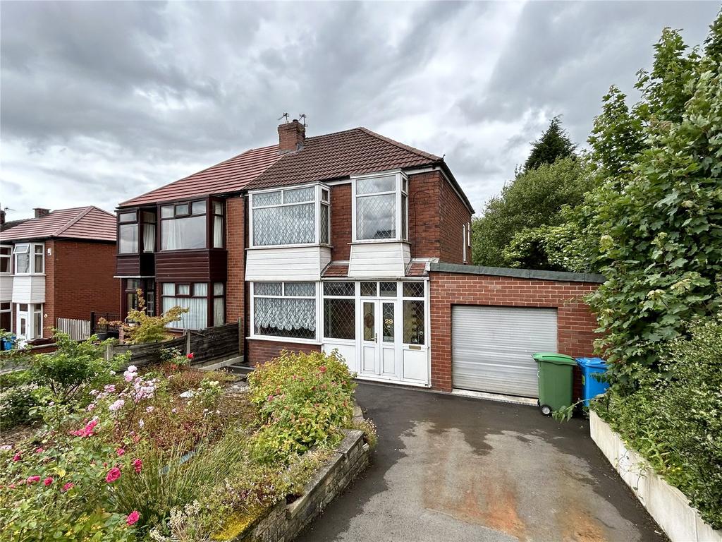 Heywood Avenue, Austerlands... 3 bed semi-detached house - £200,000