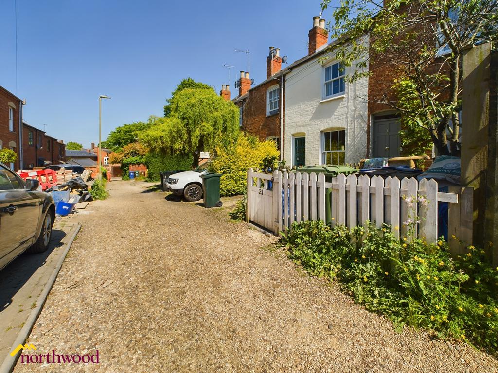 Milton Street, Banbury OX16 2 bed terraced house - £1,200 pcm (£277 pw)
