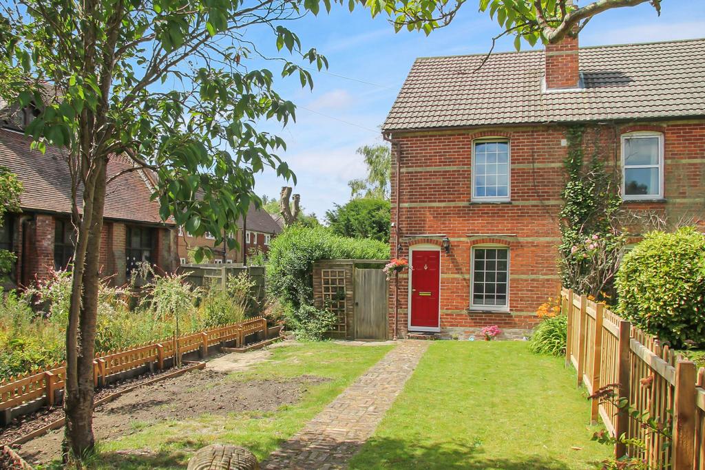 Wickham, Hampshire 3 bed semi-detached house - £360,000