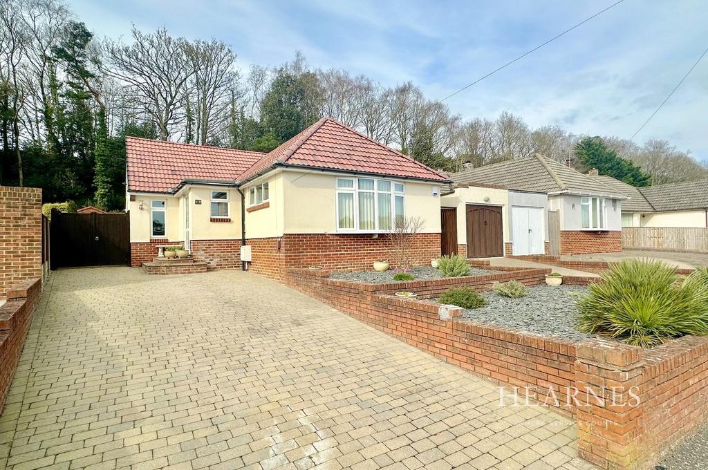 Wren Crescent, Coy Pond, Poole, BH12 3 bed detached bungalow - £600,000