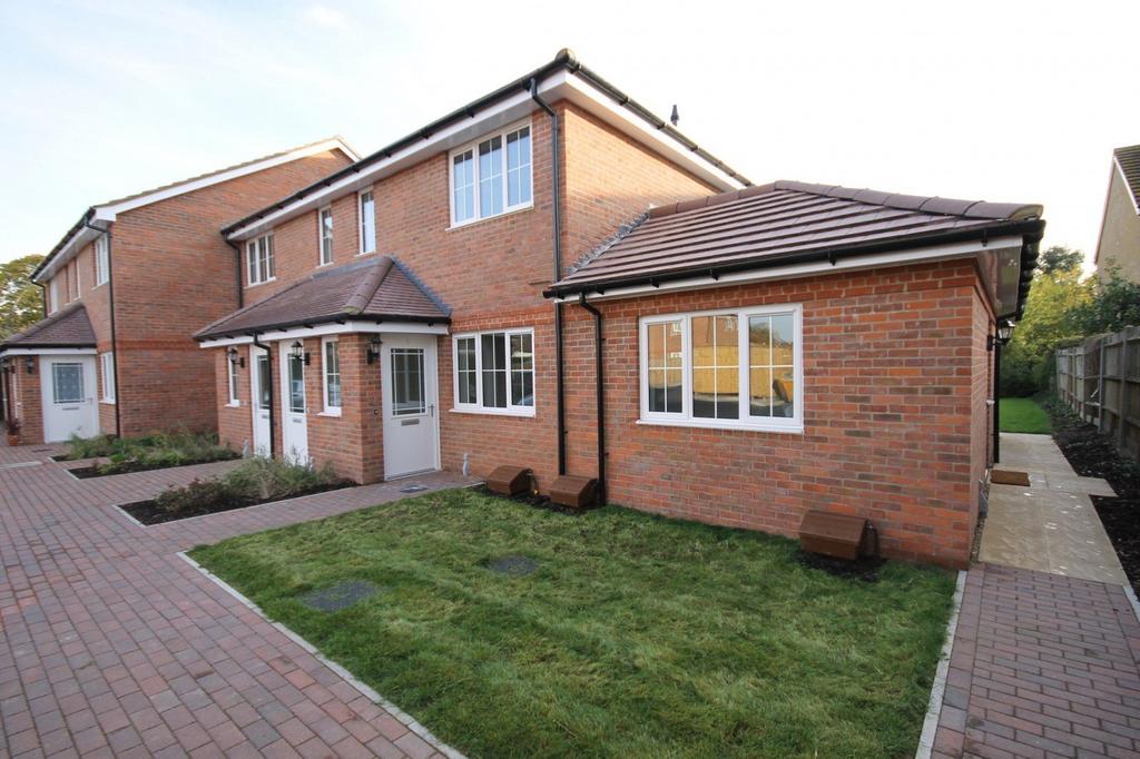 46 Station Crescent, 46 Station... 1 bed apartment - £1,150 pcm (£265 pw)