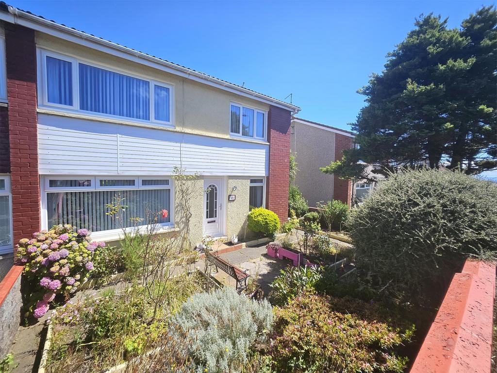 46 Nithsdale Road, Ardrossan, KA22 7NG 4 bed semi-detached house - £110,000