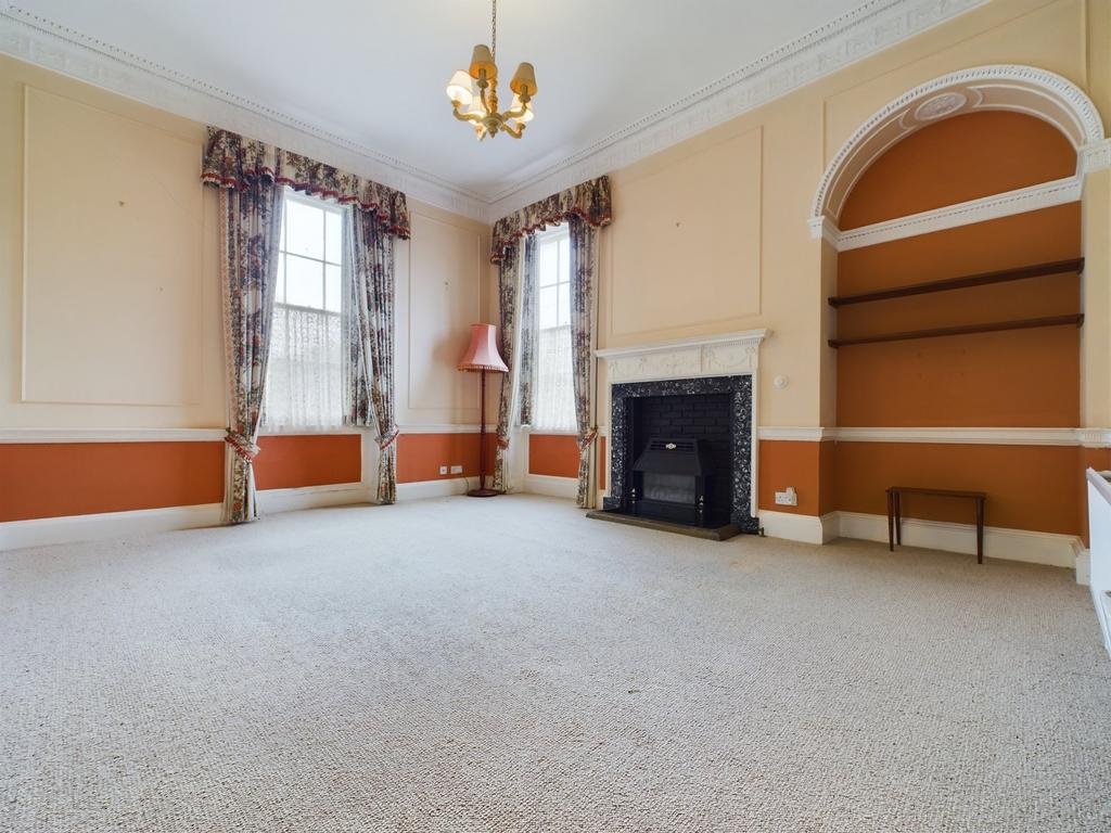 Broadoak, Newnham 8 bed detached house for sale - £950,000