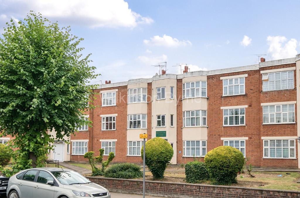 Brownlow Road, Bounds Green N11 3 bed apartment - £375,000